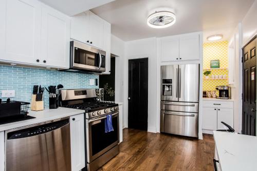 King Bed, Great Wifi, United Center, Walk To Train - Evanston, IL