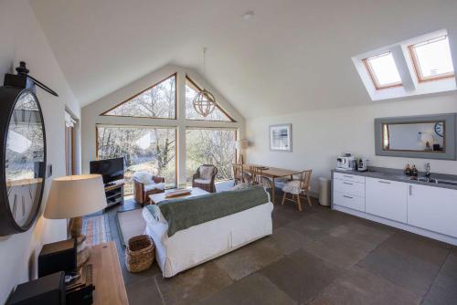 Beautiful River Fronted House With Private Hot Tub - Killin