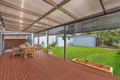 Coastal Family Retreat, Walk To Beach & Lake - The Entrance