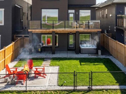 Spacious Family Retreat With Hot Tub, Pool Table, Gym - Calgary