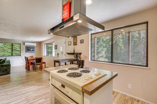 Creative Escape! Eagle's Nest Hideaway - King Estate Winery, Eugene