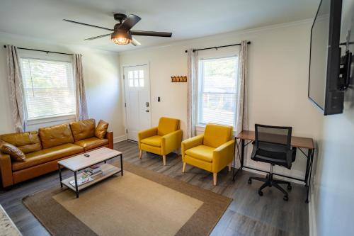Renovated 2 Bed Walltown Home Walk To Duke! B - Chapel Hill, NC