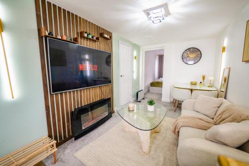 Stylish 1br Apartment Near Heathrow With Free Parking! - Staines-upon-Thames