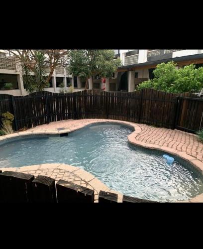 Craftsmanship With Pool And Outdoor Dining - Johannesburg