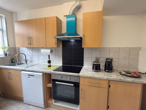 Spacious 3-bd South Norwood Retreat, Free Parking - Croydon