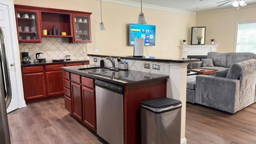 Charming Townhouse Ideally Situated In Grayson - Lawrenceville, GA