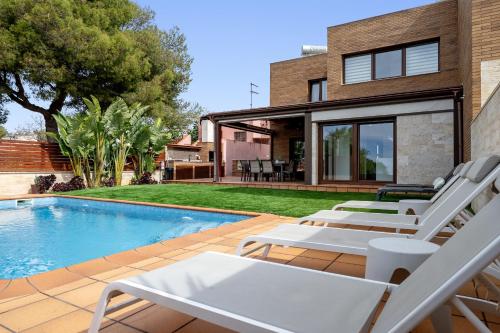 Villa Preciosa Con Picina Cerca De La Playa - Vilanova i la Geltrú