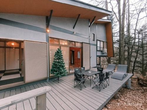 Hilltop Villa Karuizawa - Peaceful Hilltop Forest Retreat With Mountain View - Gunma