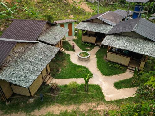 Tony's Country Clamping Chalet With Private Bathroom - El Nido