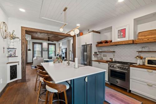 Trendy Fishtown With Spacious Backyard And Walking Distance To Bars And Cafes - Philadelphia, PA