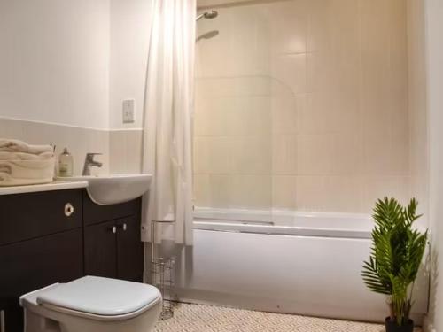 Spacious 2-bedroom Ground Floor Flat With 2 Double Beds, Sleeps 4 In Central Aberdeen - Aberdeen