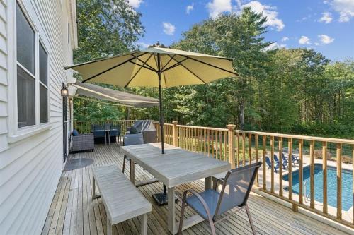 5 Bedroom, 4.5 Bathroom, In-ground Pool, Awning, Gym Near Parsons Beach! - Kennebunk, ME