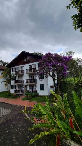 Duplex Aconchegante Com Varanda Em Condominio - Nova Friburgo