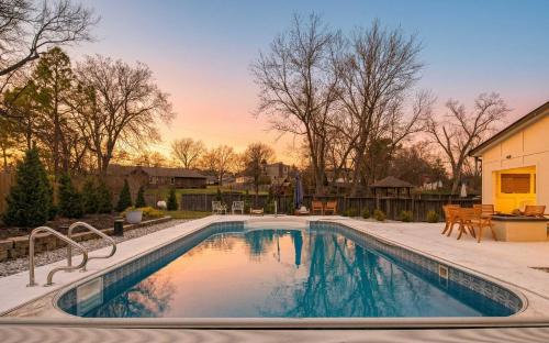 Luxe 3000sqft Heated Pool Oasis In Kansas City - Arrowhead Stadium - Kansas City