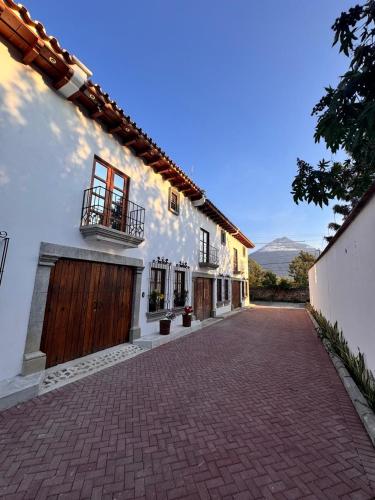 Villa San Lazaro, Alojamiento Entero, Para 8 Personas En Antigua Con Amplio Parqueo Y Terraza Con Vi - Antigua Guatemala