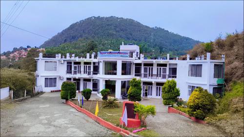 Rajvin Heavens Resort - Bhowali