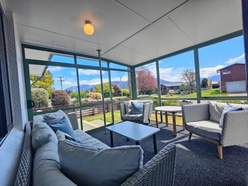 Sunny Peaks Retreat - Te Anau
