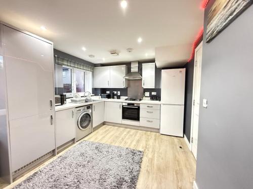 Modern 3 Bedroom New Built House To Rent In Luton No Party - Luton