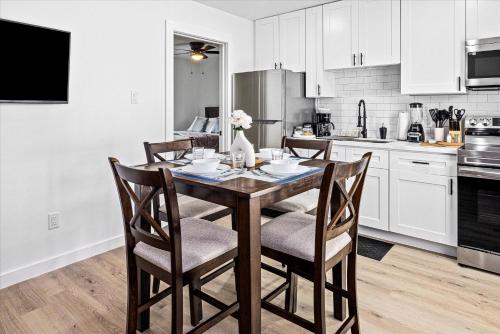 Apt Near Downtown- Wifi Tvs- Games- Pets - V3 - Houston, TX