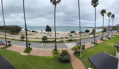 Santos 30 Beach Seaview Apartment - Mossel Bay