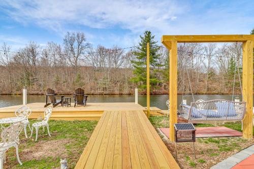 Private Lake, Hot Tub & Sauna: Poconos Retreat - Franklin Hill Vineyards, Bangor