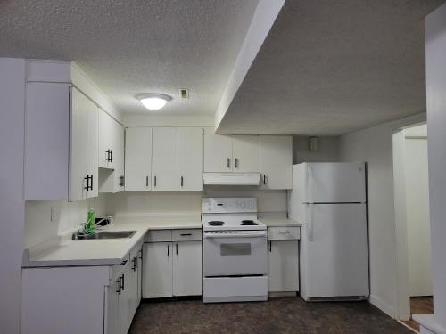 Executive Cozy 2bedroom Basement Suite - Brandon