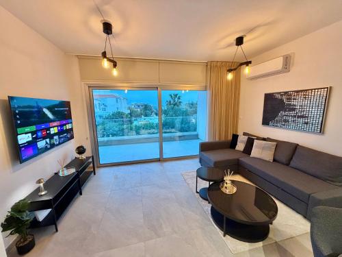 Luxury Stay Apt 303 - Brand New - Private Parking - Като Полемидия