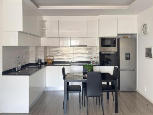 Modern 2-bdr Apt With Rooftop Pool - Lcgr - Praia