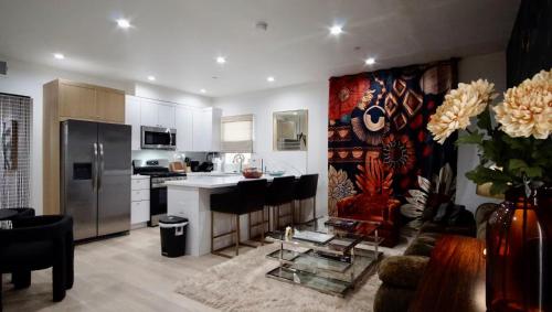 La Maison Elevee Designer Private Home 3 Br - San Fernando, CA