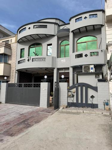 Madcrew Guesthouse - Islamabad