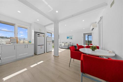 Waterside 3 Bdr House With Fully Fenced & Car Park - Wollongong