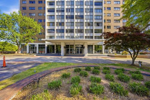Cityglow Two-bedroom Escape 12th Floor Downtown Atl - Smyrna, GA