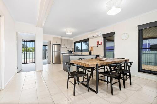 Waterfront Holiday Park - Adult Only Retreat - Tailem Bend