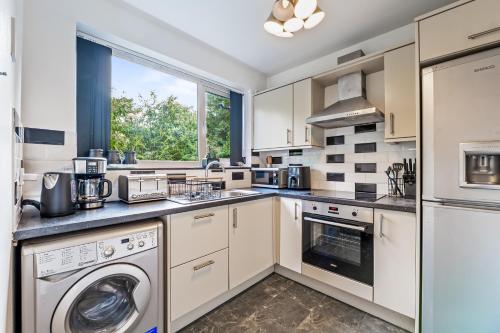 Modern & Spacious 2-bedroom Apartment In Kings Heath With Free Parking - Birmingham