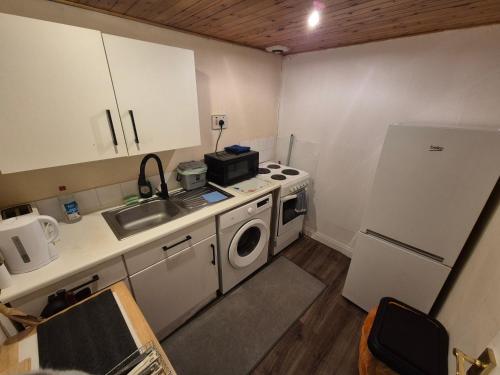Warm & Welcoming 2-bed Flat With Free Parking - Glasgow