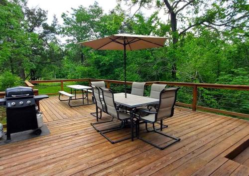 Secluded Farm House At Wisteria - Eureka Springs, AR