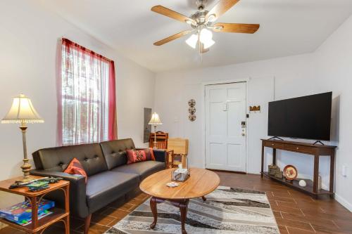 Modern Nola House With Yard Your Mardi Gras Base - New Orleans, LA