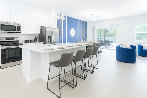 Smartstay Private Rooms & Suites With Pool In Gated Resort, Kissimmee - Davenport, FL
