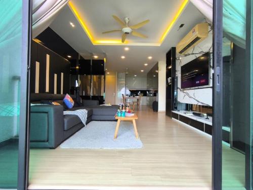 Skyloft Luxury 3br Suites@aeon Bukit Indah By Stay - Johor Bahru