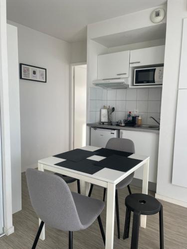 1 Bedroom Apartment With Terrace Close To Bordeaux Free Parking - Cenon
