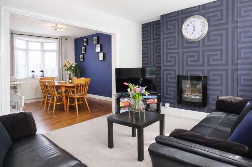 Chic 5 Bedroom House With Private Parking & Garden - Bristol