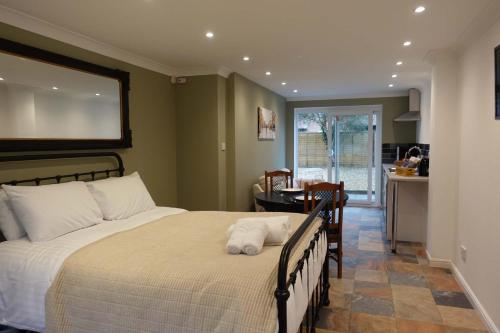 Modern Bicester Studio Self-contained With Parking - Bicester