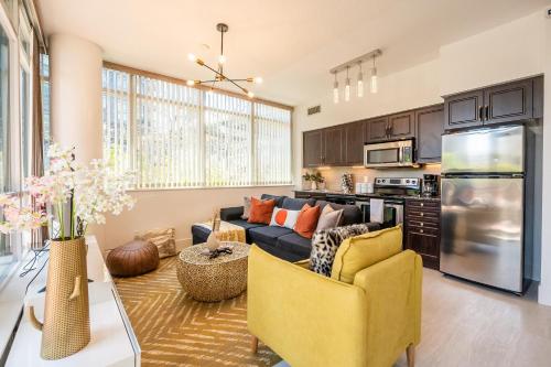 Staytoronto - Modern 2br 2ba Condo With Patio, King Bed & Sleeps 7 - Toronto