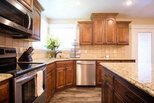 Modern Home With 3-car Garage & Large Yard - Idaho Falls, ID