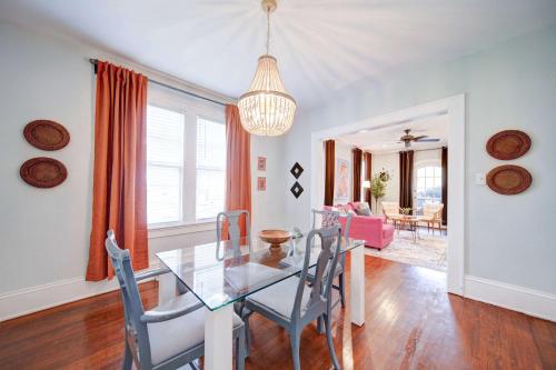 Retro 1br In Elizabeth With Porch & Eclectic Design - Charlotte, NC