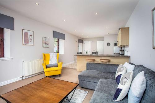 Elliot Suite No2 - Donnini Apartments - Ayr, UK