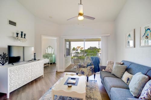 Walk To Canova Beach Park: Couple's Coastal Condo - Melbourne Beach, FL