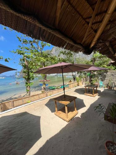 Aj's Beachfront Bamboo Guesthouse - 艾爾尼多