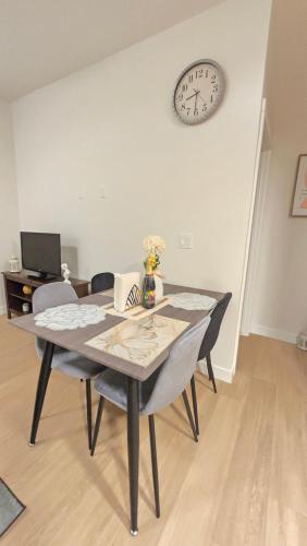 Private Suite Unit 1b - New & Cozy In Calgary - Alberta
