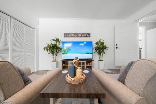Private Suite | Pool Access | Close To All Ocala! - Ocala, FL